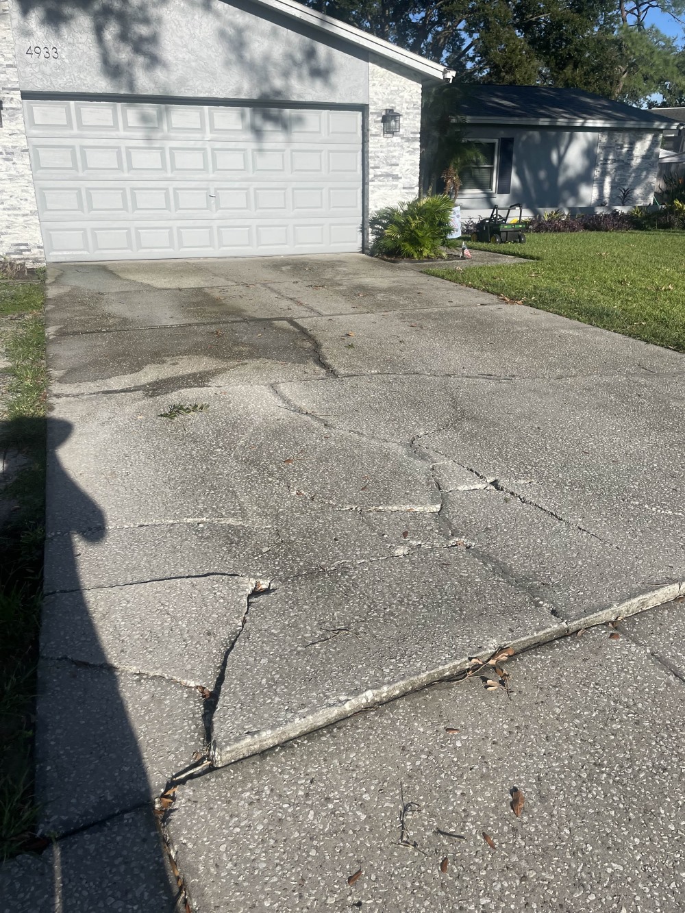 Driveway Cleaning in Carrollwood Village, Tampa, FL – Restoring Curb Appeal and Clean Surfaces ...