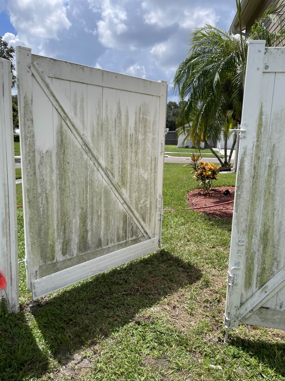 Fence Washing in Town ‘N’ Country, Tampa, FL – Restoring Clean, Bright Fences | Diamond Pressure ...