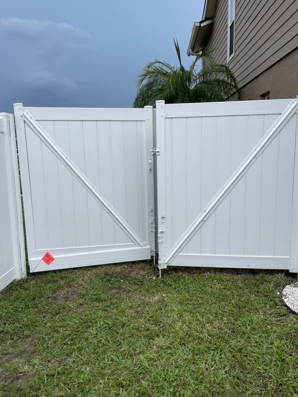 Fence Washing in Town ‘N’ Country, Tampa, FL – Restoring Clean, Bright Fences | Diamond Pressure ...